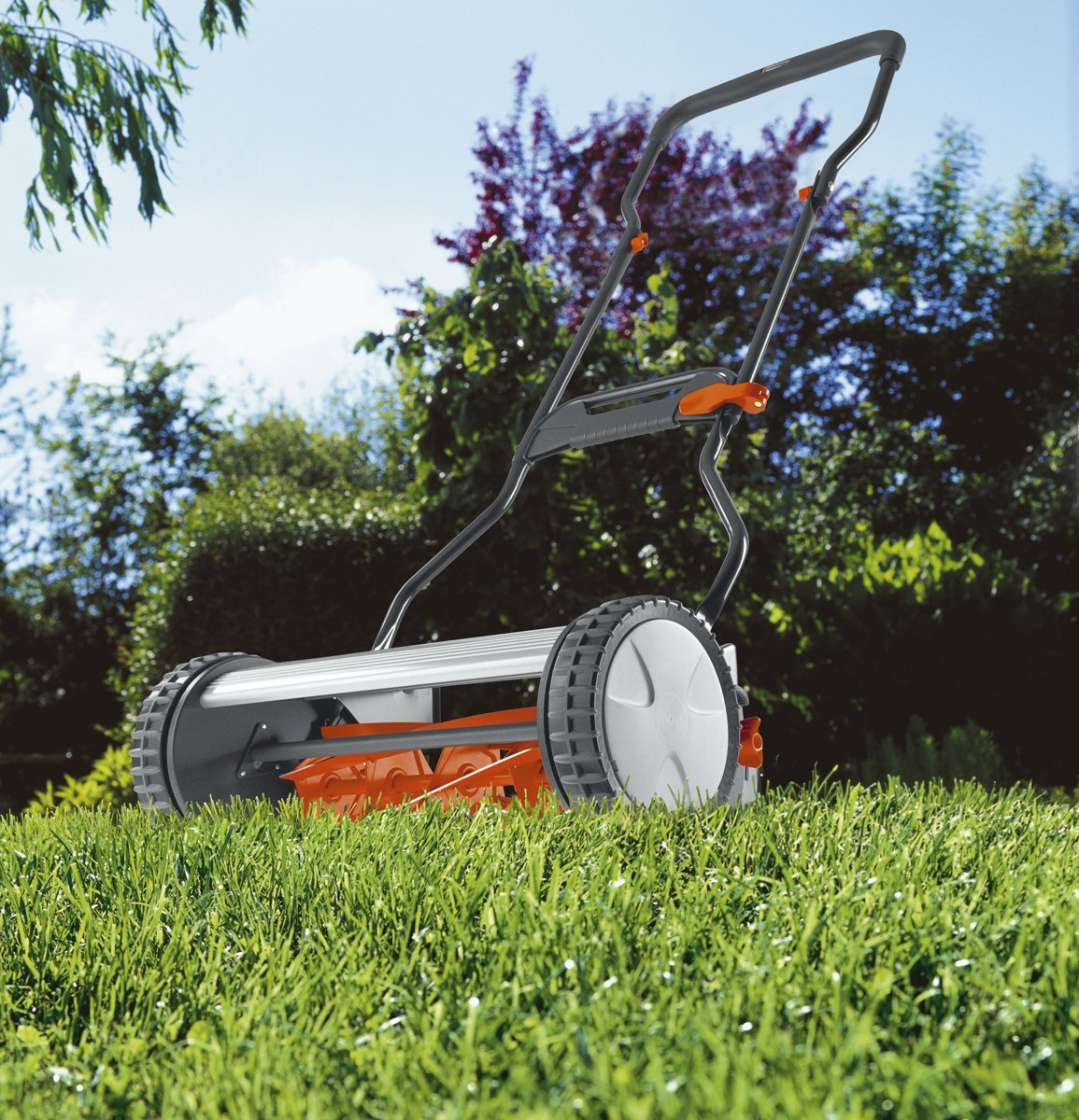 La tondeuse hélicoïdale Gardena 4024-20 380 C - Débroussaillez